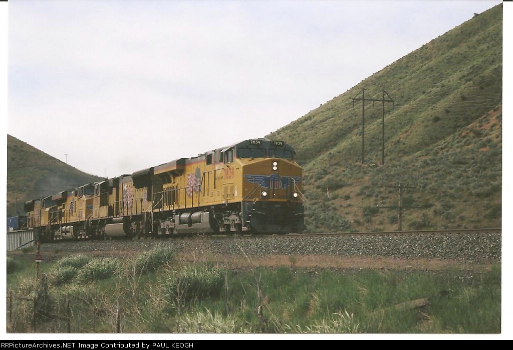 UP 7839 climbs the grade as she rolls west to La Grande, Oregon and a crew change